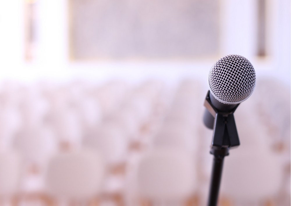 On Behalf vs. In Behalfの意味、違い、例