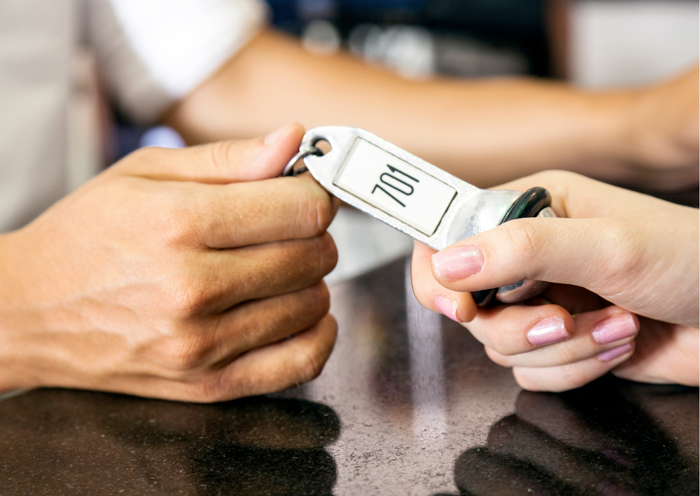 Check in vs. Check-in 意味との違い